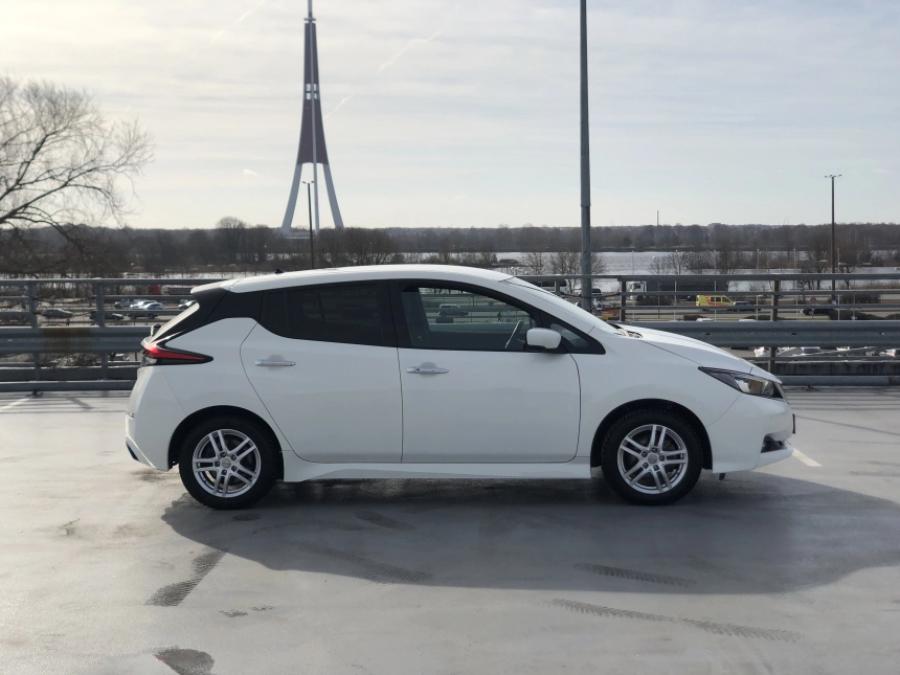 White Nissan Leaf 2020 in Riga, with an engine capacity of 0.00 L and mileage of 23 thousand km for 13500 €, photo 7 on AUTOMOTO.COM.LV