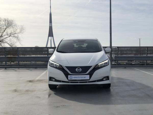 White Nissan Leaf 2020 in Riga, with an engine capacity of 0.00 L and mileage of 23 thousand km for 13500 €, photo 7 on AUTOMOTO.COM.LV