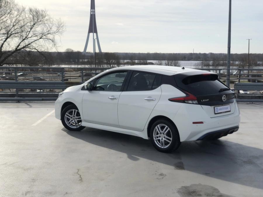 White Nissan Leaf 2020 in Riga, with an engine capacity of 0.00 L and mileage of 23 thousand km for 13500 €, photo 13 on AUTOMOTO.COM.LV