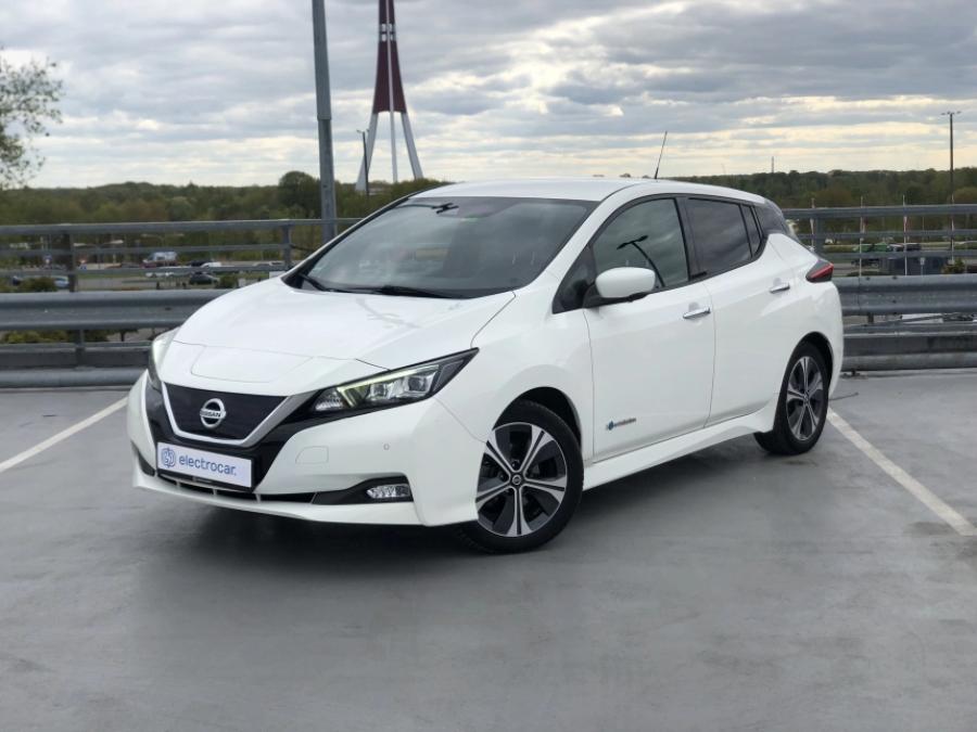 White Nissan Leaf 2020 in Riga, with an engine capacity of 0.00 L and mileage of 49 thousand km for 11990 €, photo 1 on AUTOMOTO.COM.LV