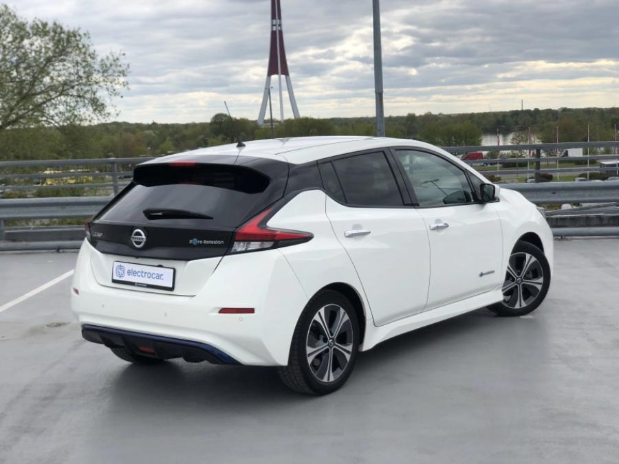 White Nissan Leaf 2020 in Riga, with an engine capacity of 0.00 L and mileage of 49 thousand km for 11990 €, photo 5 on AUTOMOTO.COM.LV