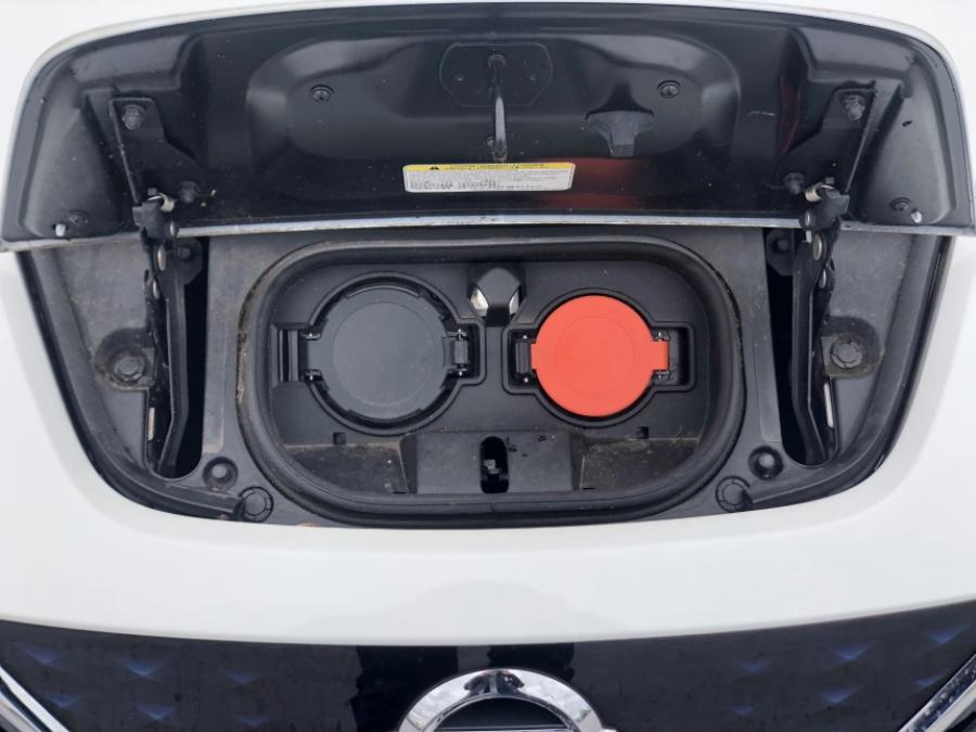 White Nissan Leaf 2020 in Riga, with an engine capacity of 0.00 L and mileage of 49 thousand km for 11990 €, photo 14 on AUTOMOTO.COM.LV