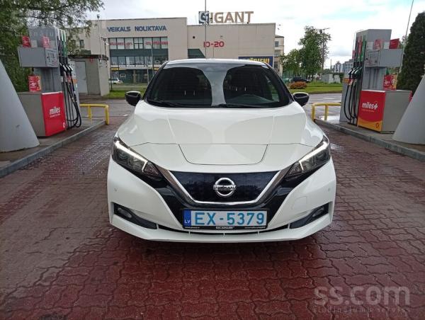 White Nissan Leaf 2020 in Riga, with an engine capacity of 0.00 L and mileage of 110 thousand km for 11300 €, photo 3 on AUTOMOTO.COM.LV
