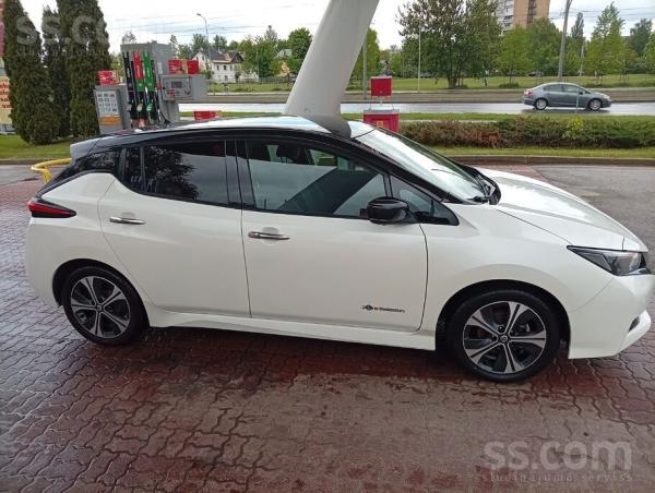 White Nissan Leaf 2020 in Riga, with an engine capacity of 0.00 L and mileage of 110 thousand km for 11300 €, photo 9 on AUTOMOTO.COM.LV