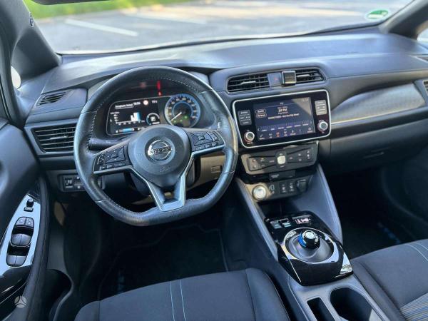 White Nissan Leaf 2020 in Kaunas, with an engine capacity of 0.00 L and mileage of 41 thousand km for 12999 €, photo 8 on AUTOMOTO.COM.LV