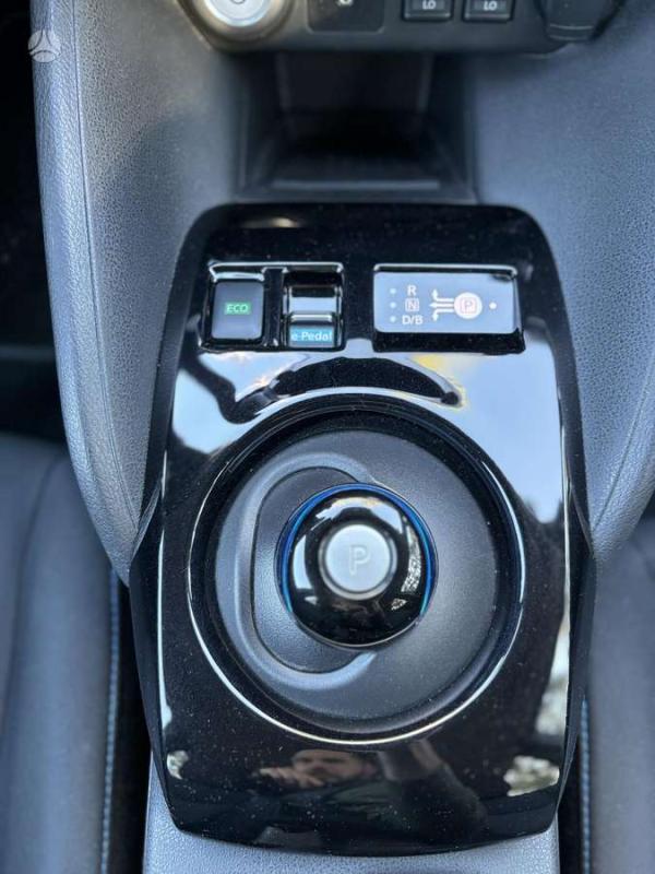 White Nissan Leaf 2020 in Kaunas, with an engine capacity of 0.00 L and mileage of 41 thousand km for 12999 €, photo 10 on AUTOMOTO.COM.LV