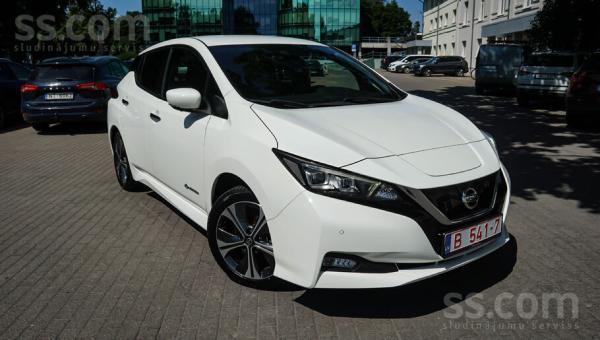 White Nissan Leaf 2020 in Riga, with an engine capacity of 0.00 L and mileage of 77 thousand km for 15450 €, photo 2 on AUTOMOTO.COM.LV