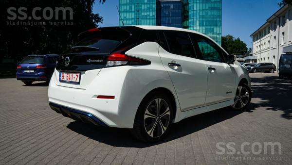 White Nissan Leaf 2020 in Riga, with an engine capacity of 0.00 L and mileage of 77 thousand km for 15450 €, photo 6 on AUTOMOTO.COM.LV
