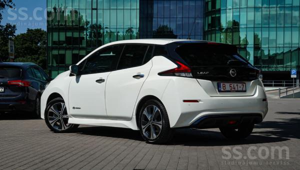 White Nissan Leaf 2020 in Riga, with an engine capacity of 0.00 L and mileage of 77 thousand km for 15450 €, photo 7 on AUTOMOTO.COM.LV