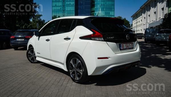 White Nissan Leaf 2020 in Riga, with an engine capacity of 0.00 L and mileage of 77 thousand km for 15450 €, photo 8 on AUTOMOTO.COM.LV