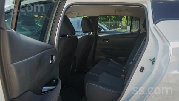 White Nissan Leaf 2020 in Riga, with an engine capacity of 0.00 L and mileage of 77 thousand km for 15450 €, photo 10 on AUTOMOTO.COM.LV