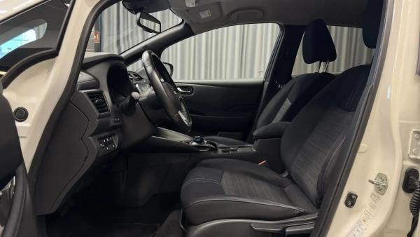 Balts Nissan Leaf 2020 Mārupe, ar dzinēja tilpumu 0.00 L un nobraukumu 71 tūkst. km par 15990 €, foto 6 vietnē AUTOMOTO.COM.LV