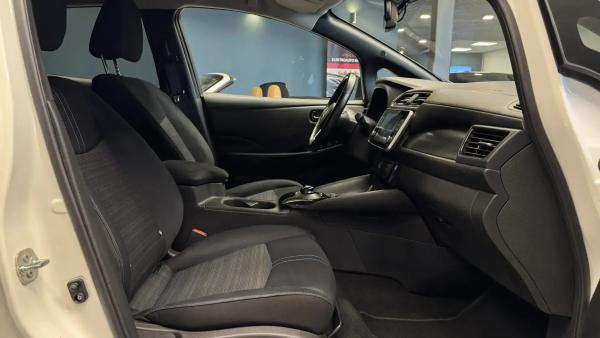 Balts Nissan Leaf 2020 Mārupe, ar dzinēja tilpumu 0.00 L un nobraukumu 71 tūkst. km par 15990 €, foto 10 vietnē AUTOMOTO.COM.LV