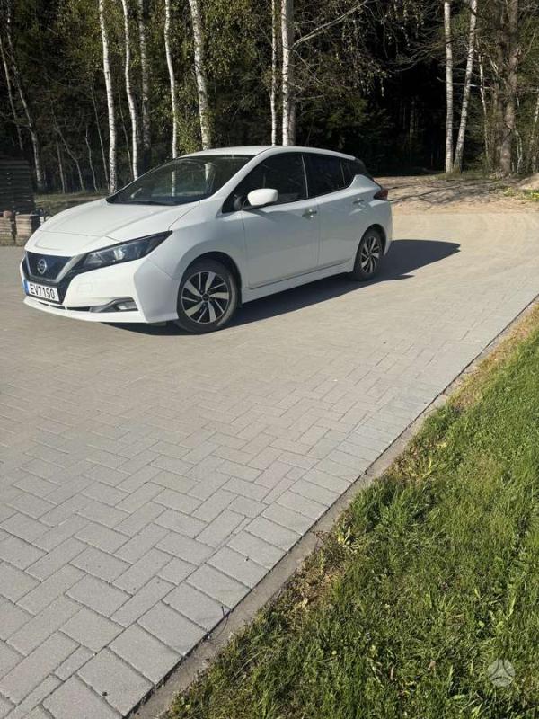 Balts Nissan Leaf 2020 Plungė, ar dzinēja tilpumu 0.00 L un nobraukumu 92 tūkst. km par 10500 €, foto 2 vietnē AUTOMOTO.COM.LV