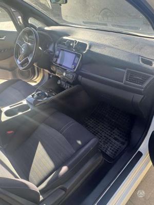 Balts Nissan Leaf 2020 Plungė, ar dzinēja tilpumu 0.00 L un nobraukumu 92 tūkst. km par 10500 €, foto 6 vietnē AUTOMOTO.COM.LV