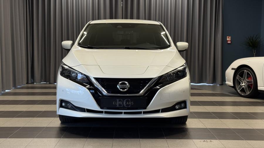 Balts Nissan Leaf 2020 Rīga, ar dzinēja tilpumu 0.00 L un nobraukumu 71 tūkst. km par 15990 €, foto 1 vietnē AUTOMOTO.COM.LV