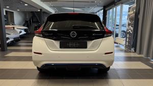 Balts Nissan Leaf 2020 Rīga, ar dzinēja tilpumu 0.00 L un nobraukumu 71 tūkst. km par 15990 €, foto 6 vietnē AUTOMOTO.COM.LV