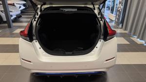 Balts Nissan Leaf 2020 Rīga, ar dzinēja tilpumu 0.00 L un nobraukumu 71 tūkst. km par 15990 €, foto 7 vietnē AUTOMOTO.COM.LV