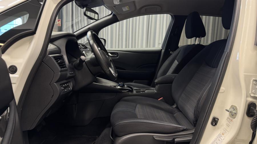 Balts Nissan Leaf 2020 Rīga, ar dzinēja tilpumu 0.00 L un nobraukumu 71 tūkst. km par 15990 €, foto 9 vietnē AUTOMOTO.COM.LV