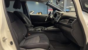 Balts Nissan Leaf 2020 Rīga, ar dzinēja tilpumu 0.00 L un nobraukumu 71 tūkst. km par 15990 €, foto 17 vietnē AUTOMOTO.COM.LV
