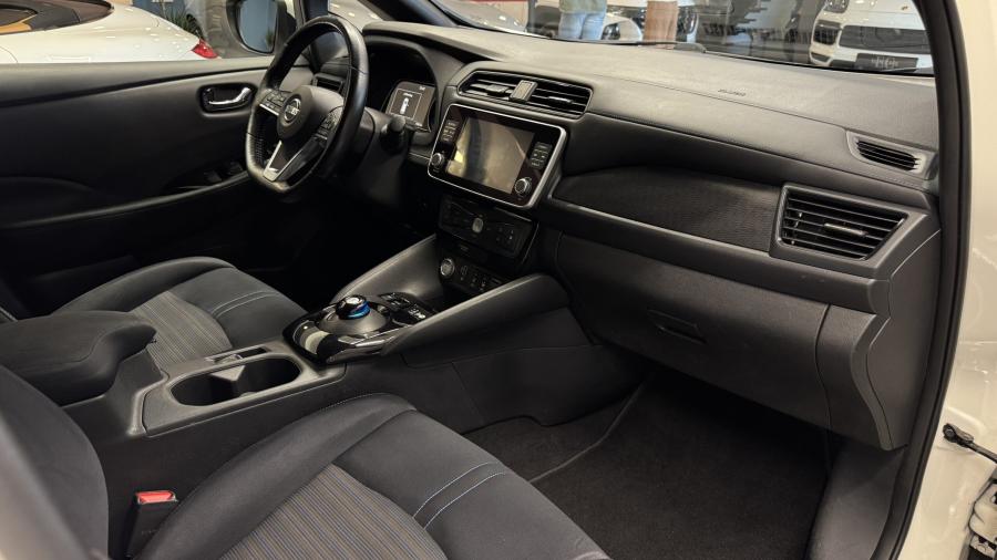 Balts Nissan Leaf 2020 Rīga, ar dzinēja tilpumu 0.00 L un nobraukumu 71 tūkst. km par 15990 €, foto 18 vietnē AUTOMOTO.COM.LV