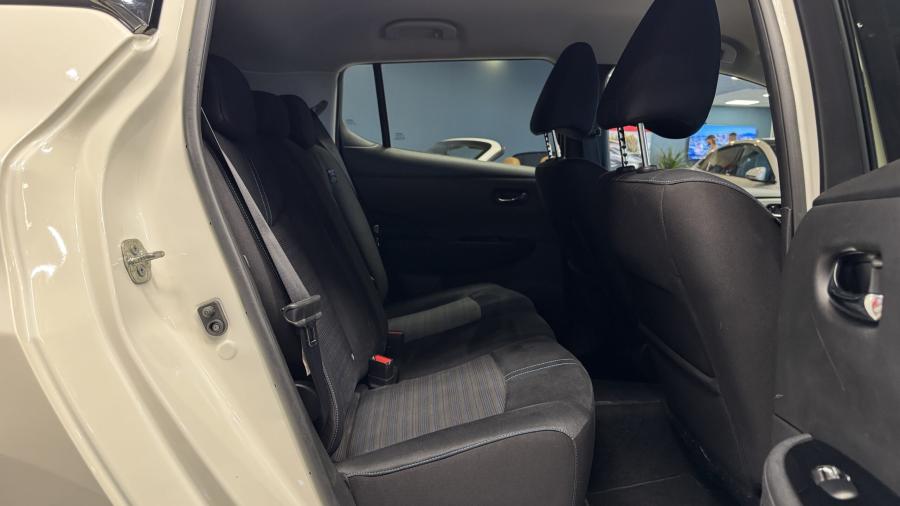 Balts Nissan Leaf 2020 Rīga, ar dzinēja tilpumu 0.00 L un nobraukumu 71 tūkst. km par 15990 €, foto 19 vietnē AUTOMOTO.COM.LV