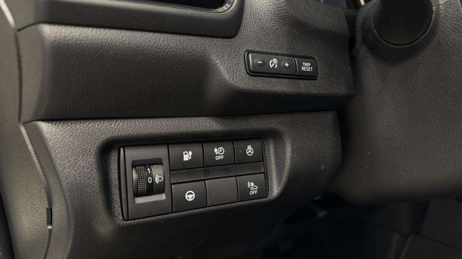 Balts Nissan Leaf 2020 Rīga, ar dzinēja tilpumu 0.00 L un nobraukumu 71 tūkst. km par 15990 €, foto 23 vietnē AUTOMOTO.COM.LV