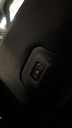 Balts Nissan Leaf 2020 Rīga, ar dzinēja tilpumu 0.00 L un nobraukumu 71 tūkst. km par 15990 €, foto 24 vietnē AUTOMOTO.COM.LV