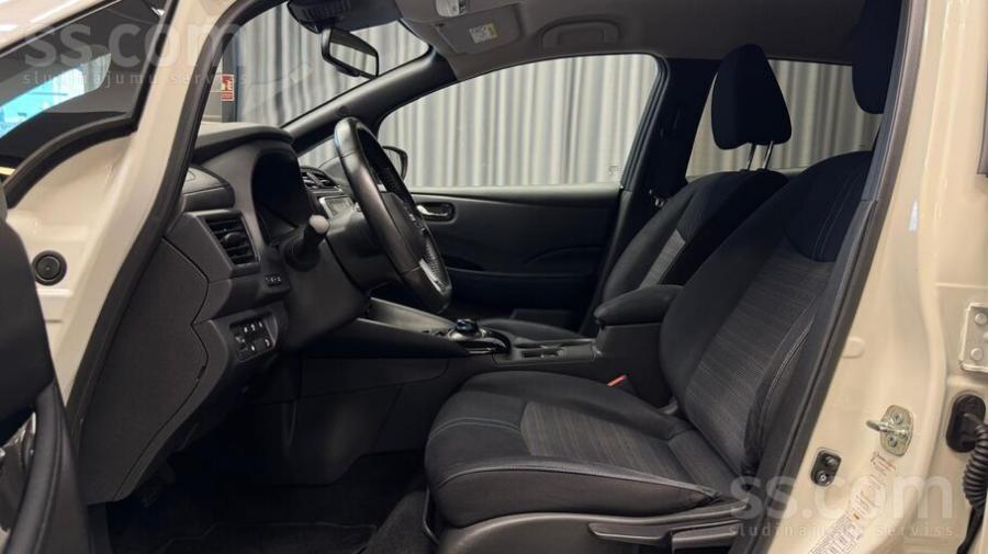 Balts Nissan Leaf 2020 Rīga, ar dzinēja tilpumu 0.00 L un nobraukumu 71 tūkst. km par 14990 €, foto 10 vietnē AUTOMOTO.COM.LV