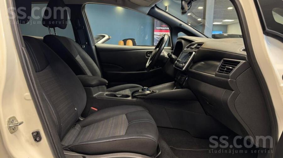 Balts Nissan Leaf 2020 Rīga, ar dzinēja tilpumu 0.00 L un nobraukumu 71 tūkst. km par 14990 €, foto 15 vietnē AUTOMOTO.COM.LV