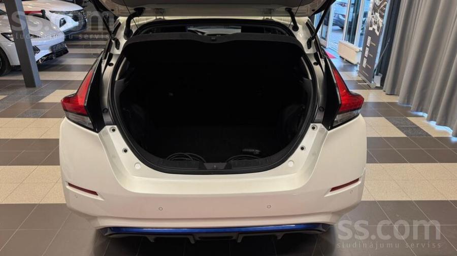 Balts Nissan Leaf 2020 Rīga, ar dzinēja tilpumu 0.00 L un nobraukumu 71 tūkst. km par 14990 €, foto 19 vietnē AUTOMOTO.COM.LV