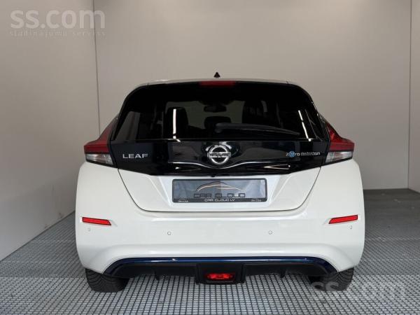 Balts Nissan Leaf 2020 Rīga, ar dzinēja tilpumu 0.00 L un nobraukumu 57 tūkst. km par 16990 €, foto 4 vietnē AUTOMOTO.COM.LV