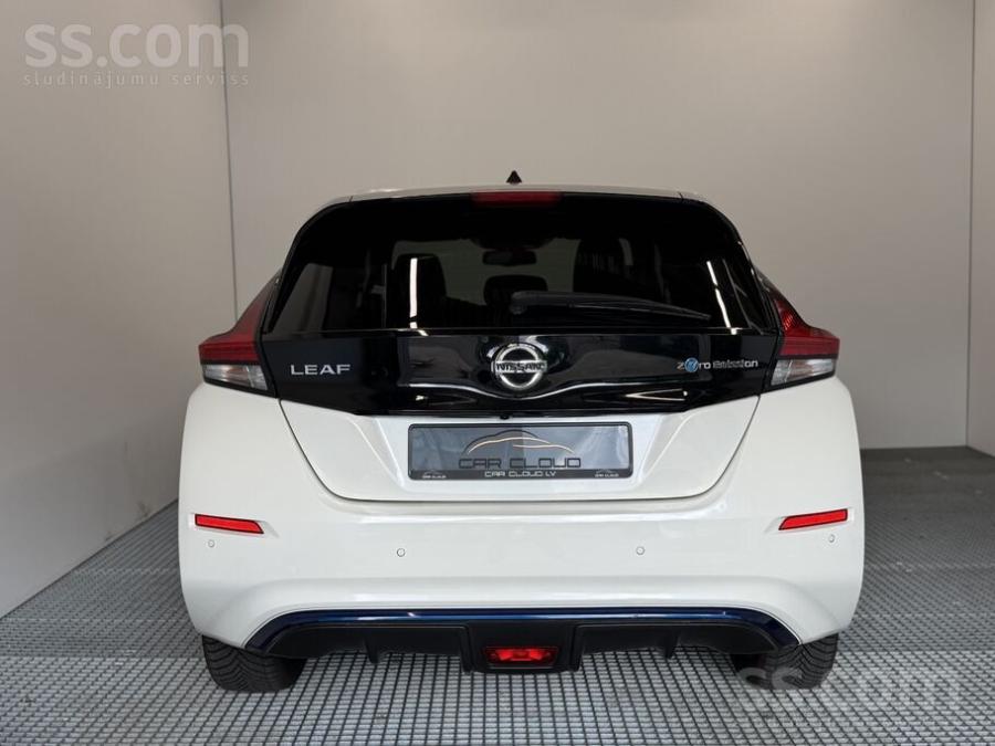 Balts Nissan Leaf 2020 Rīga, ar dzinēja tilpumu 0.00 L un nobraukumu 57 tūkst. km par 16990 €, foto 5 vietnē AUTOMOTO.COM.LV