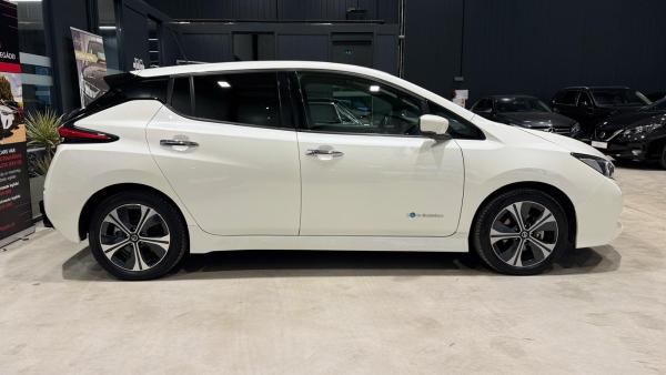 Nissan Leaf 2020 in Riga on AUTOMOTO.COM.LV White Nissan Leaf 2020 in Riga, with an engine capacity of 0.00 L and mileage of 71 thousand km for 14990 €, photo 8 on AUTOMOTO.COM.LV