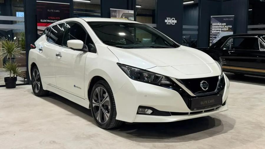 Balts Nissan Leaf 2020 Mārupe, ar dzinēja tilpumu 0.00 L un nobraukumu 71 tūkst. km par 14990 €, foto 1 vietnē AUTOMOTO.COM.LV