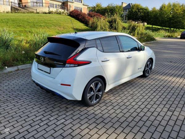 Nissan Leaf 2020 Viļņa vietnē Balts Nissan Leaf 2020 Viļņa, ar dzinēja tilpumu 0.00 L un nobraukumu 52 tūkst. km par 13500 €, foto 7 vietnē AUTOMOTO.COM.LV
