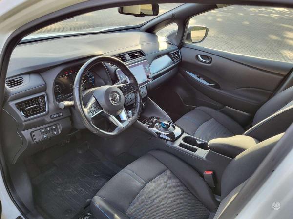 Nissan Leaf 2020 Viļņa vietnē Balts Nissan Leaf 2020 Viļņa, ar dzinēja tilpumu 0.00 L un nobraukumu 52 tūkst. km par 13500 €, foto 8 vietnē AUTOMOTO.COM.LV