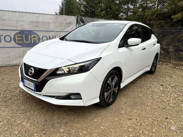 White Nissan Leaf 2021 in Kaunas, with an engine capacity of 0.00 L and mileage of 13 thousand km for 11990 €, photo 2 on AUTOMOTO.COM.LV