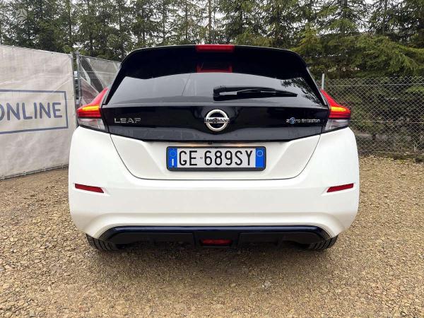 White Nissan Leaf 2021 in Kaunas, with an engine capacity of 0.00 L and mileage of 13 thousand km for 11990 €, photo 5 on AUTOMOTO.COM.LV