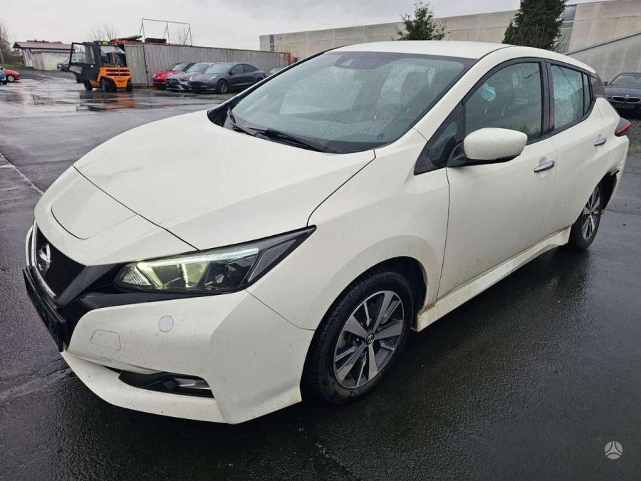 Balts Nissan Leaf 2021 Marijampole, ar dzinēja tilpumu 0.00 L un nobraukumu 53 tūkst. km par 9900 €, foto 1 vietnē AUTOMOTO.COM.LV