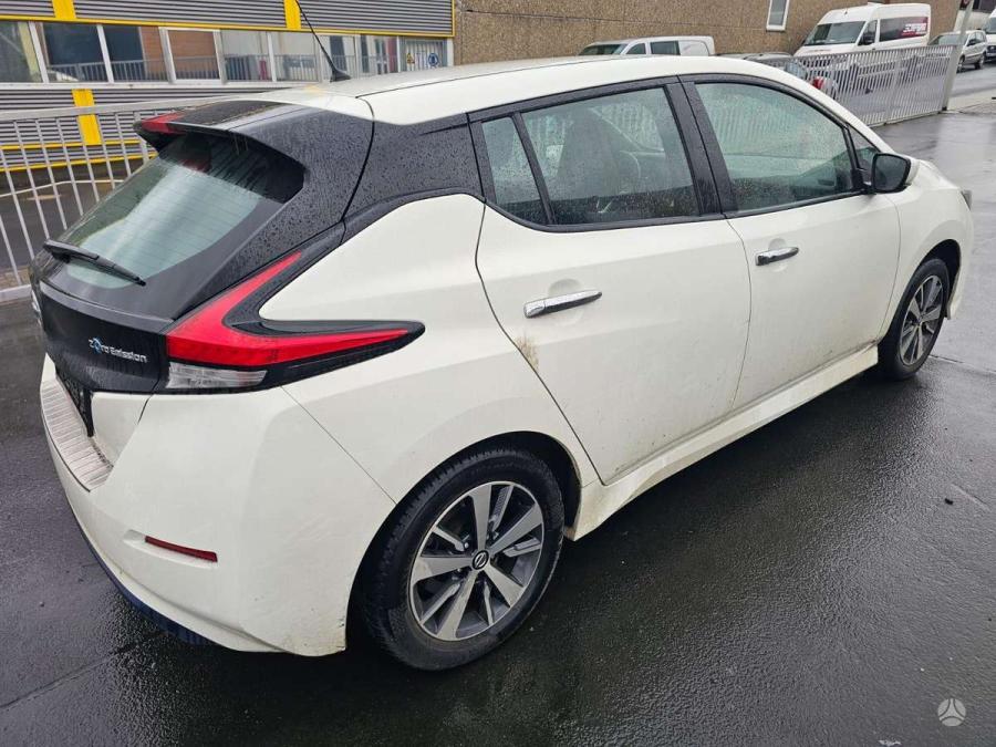 Balts Nissan Leaf 2021 Marijampole, ar dzinēja tilpumu 0.00 L un nobraukumu 53 tūkst. km par 9900 €, foto 2 vietnē AUTOMOTO.COM.LV