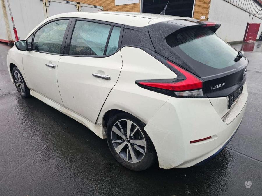 Balts Nissan Leaf 2021 Marijampole, ar dzinēja tilpumu 0.00 L un nobraukumu 53 tūkst. km par 9900 €, foto 5 vietnē AUTOMOTO.COM.LV