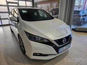 White Nissan Leaf 2021 in Liepaja, with an engine capacity of 0.00 L and mileage of 41 thousand km for 12900 €, photo 3 on AUTOMOTO.COM.LV