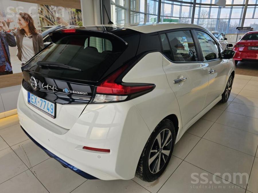 White Nissan Leaf 2021 in Liepaja, with an engine capacity of 0.00 L and mileage of 41 thousand km for 12900 €, photo 4 on AUTOMOTO.COM.LV