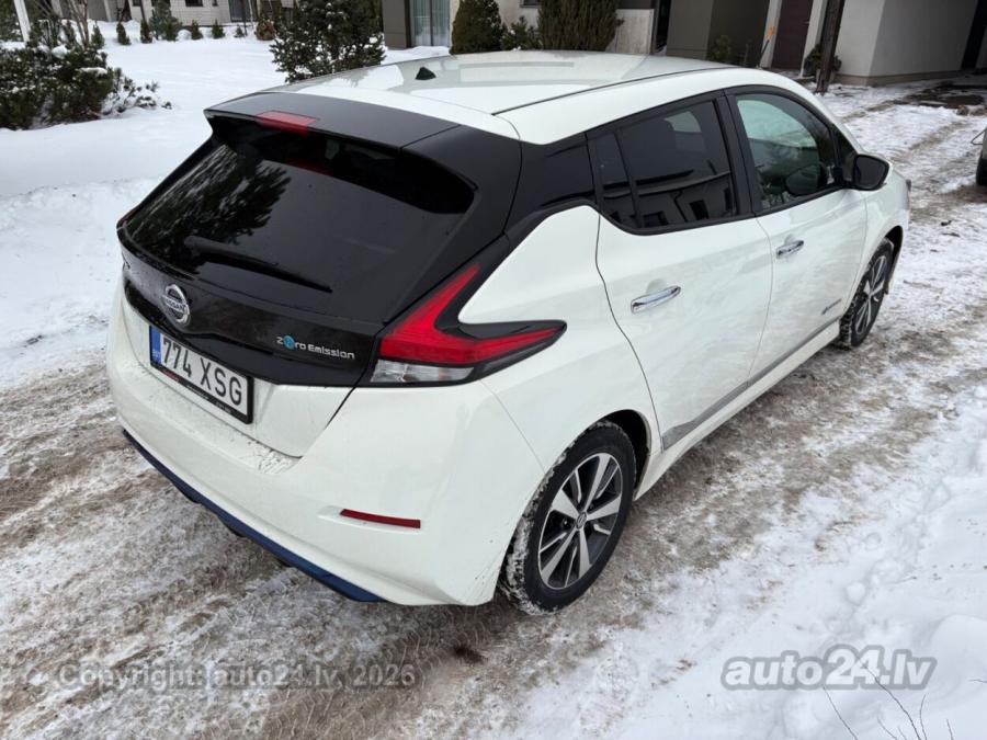 White Nissan Leaf 2021 in Tallinn, with an engine capacity of 0.00 L and mileage of 90 thousand km for 14800 €, photo 5 on AUTOMOTO.COM.LV