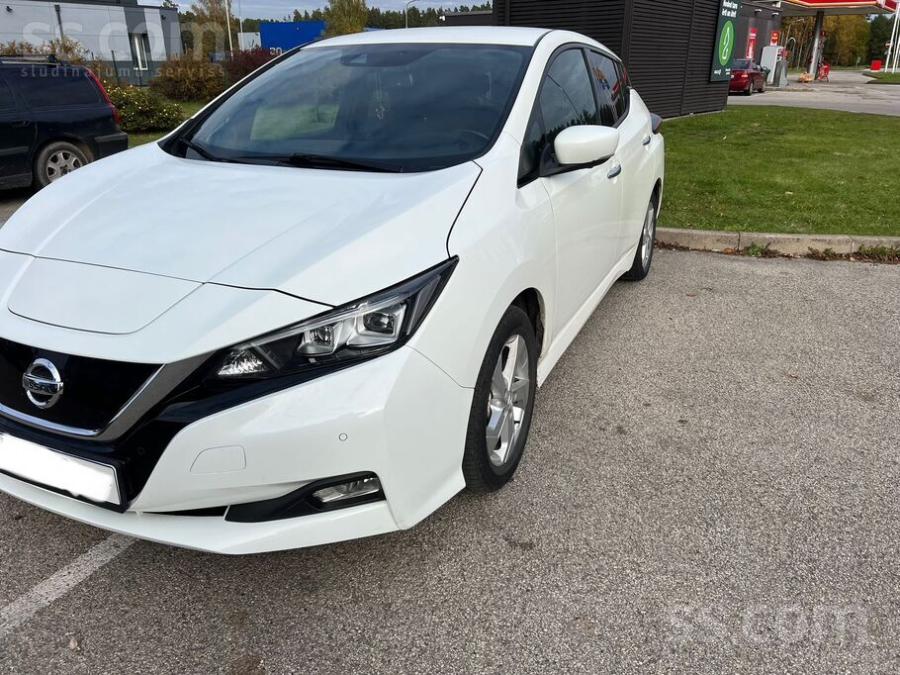 White Nissan Leaf 2021 in Riga, with an engine capacity of 0.00 L and mileage of 88 thousand km for 12000 €, photo 3 on AUTOMOTO.COM.LV