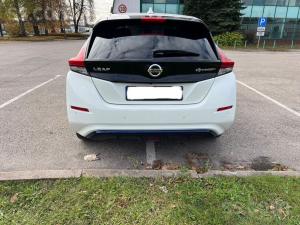 White Nissan Leaf 2021 in Riga, with an engine capacity of 0.00 L and mileage of 88 thousand km for 12000 €, photo 5 on AUTOMOTO.COM.LV