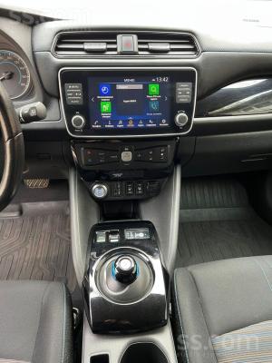 White Nissan Leaf 2021 in Riga, with an engine capacity of 0.00 L and mileage of 88 thousand km for 12000 €, photo 6 on AUTOMOTO.COM.LV