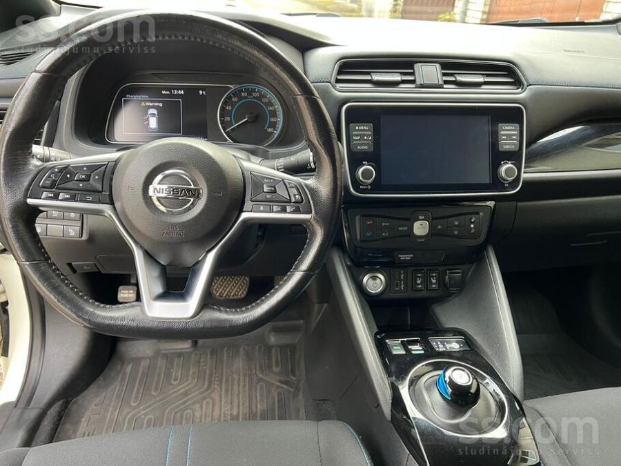 White Nissan Leaf 2021 in Riga, with an engine capacity of 0.00 L and mileage of 88 thousand km for 12000 €, photo 7 on AUTOMOTO.COM.LV