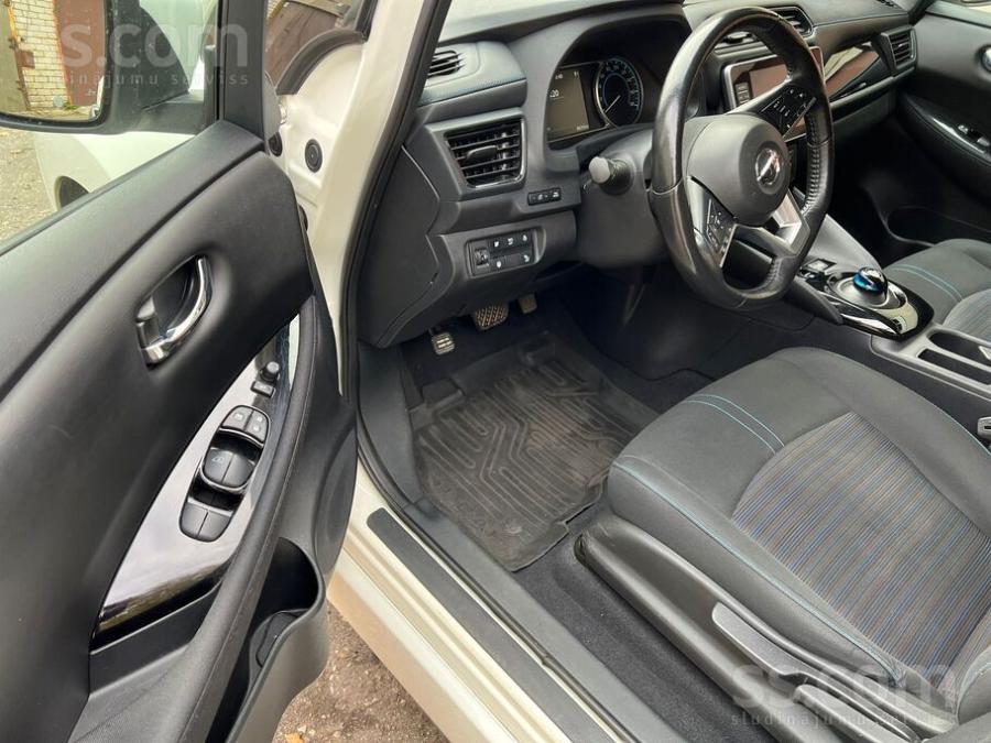 White Nissan Leaf 2021 in Riga, with an engine capacity of 0.00 L and mileage of 88 thousand km for 12000 €, photo 10 on AUTOMOTO.COM.LV